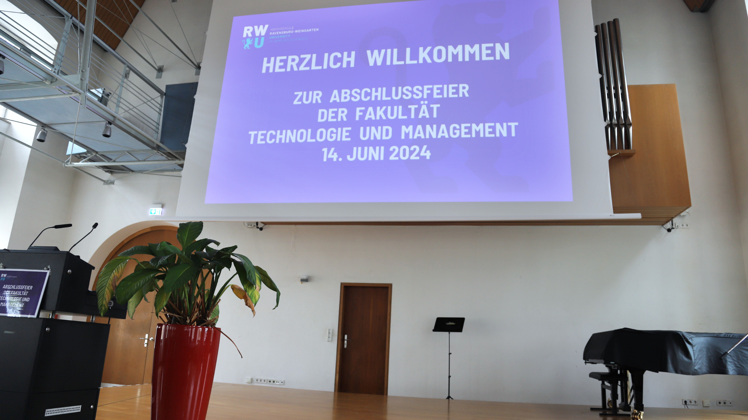 Abschlussfeier der Fakultät Technologie und Management des WS 23/24 | RWU Hochschule Ravensburg ...